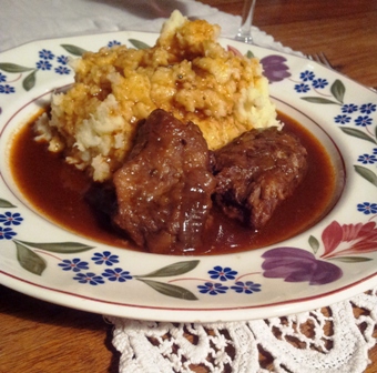 Braised pig cheeks with celeriac mash – Bangers & Mash