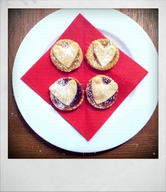 Love heart jam tarts for Daddy – Bangers & Mash