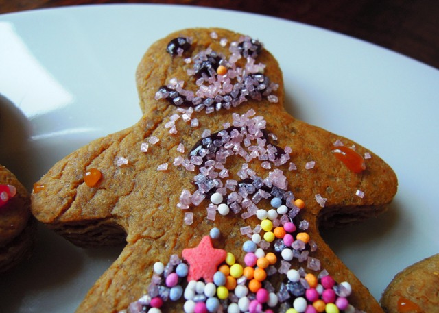 Gingerbread men and the ‘joys’ of baking with kids – Bangers & Mash