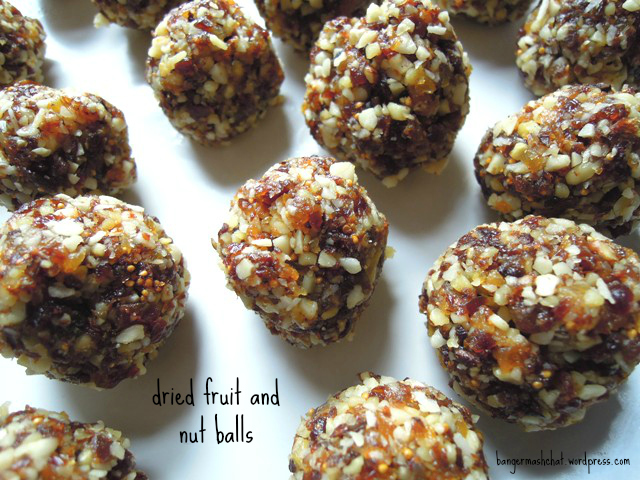 Dried fruit and nut balls – Bangers & Mash