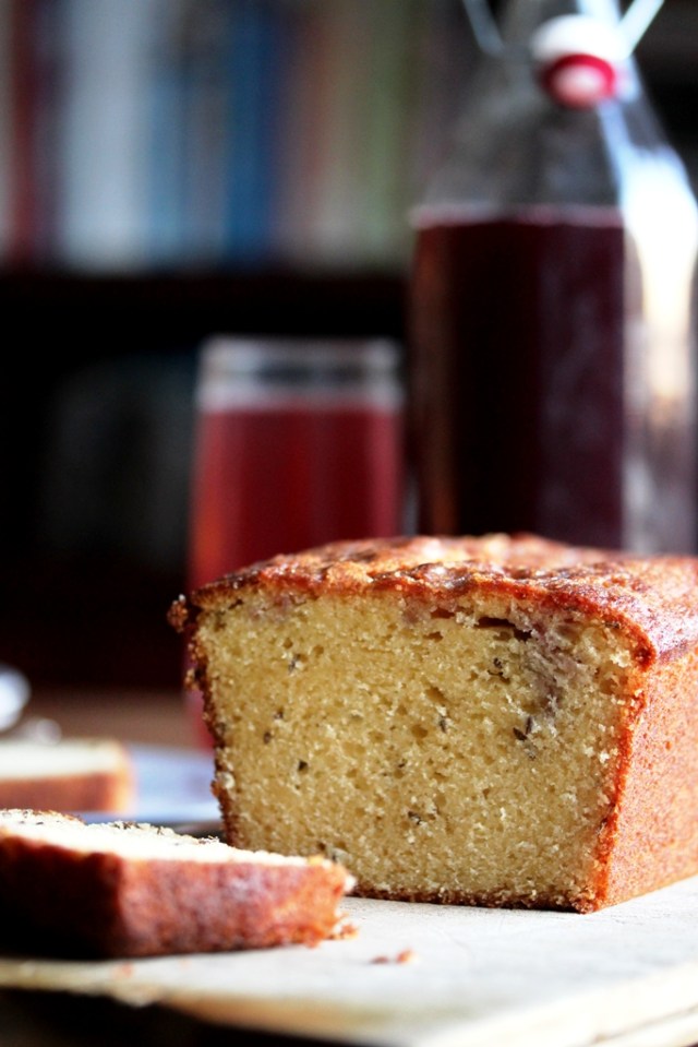 Sloe syrup drizzle cake with caraway seeds – Bangers & Mash