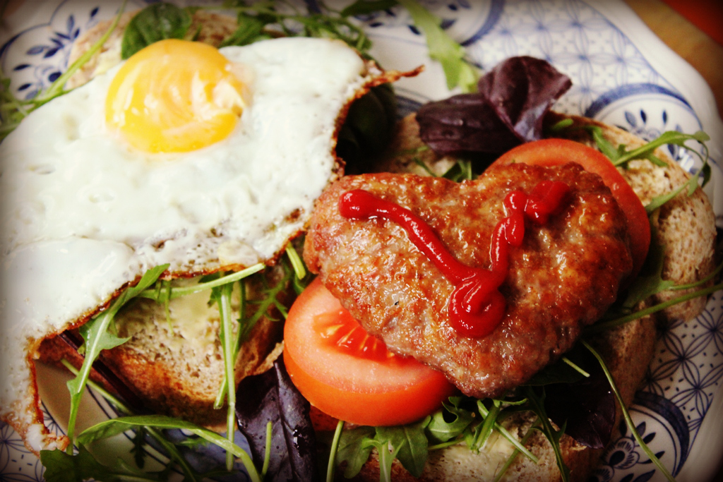 Give us a PECK! – Bangers & Mash